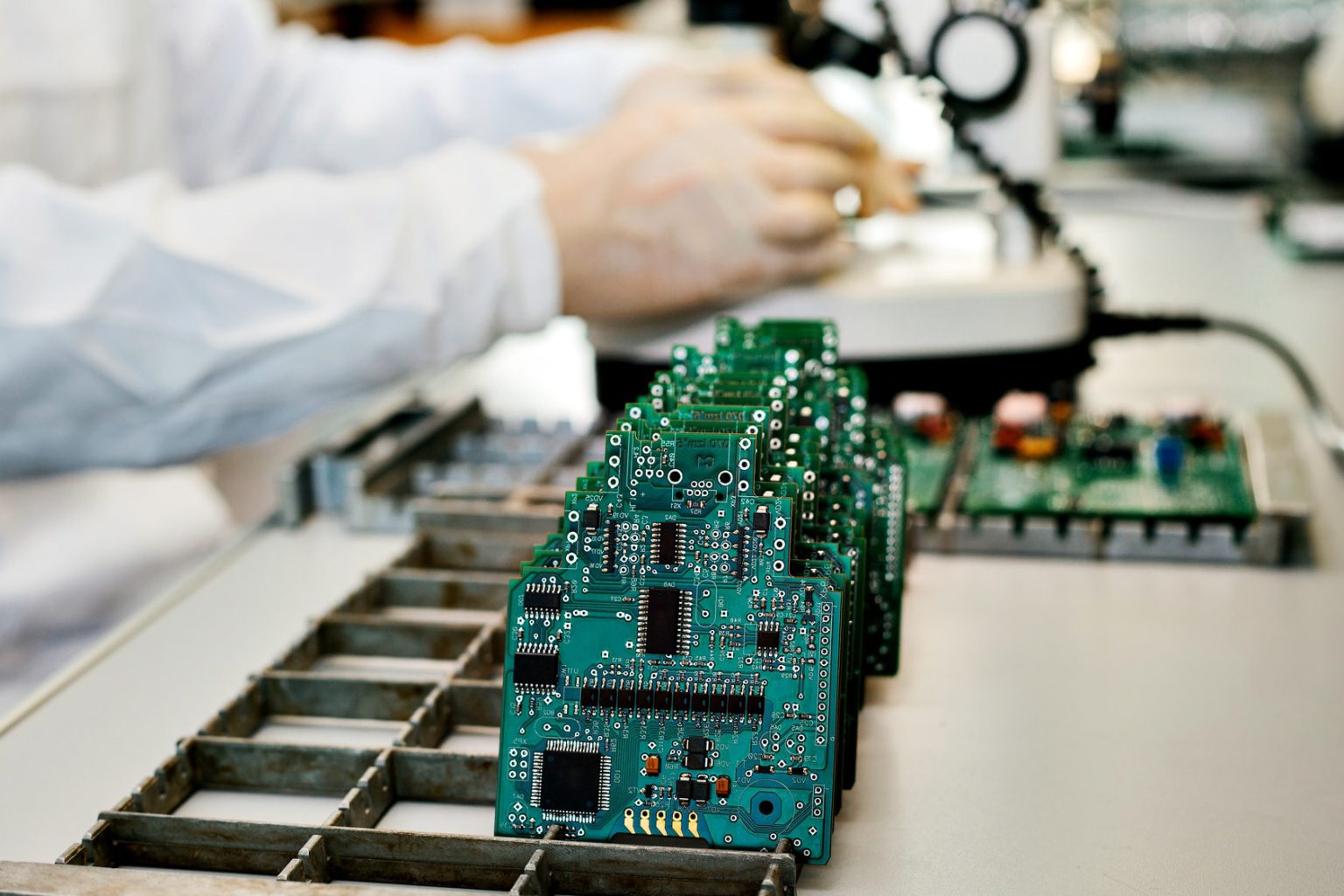 Choosing the Right PCB Manufacturer